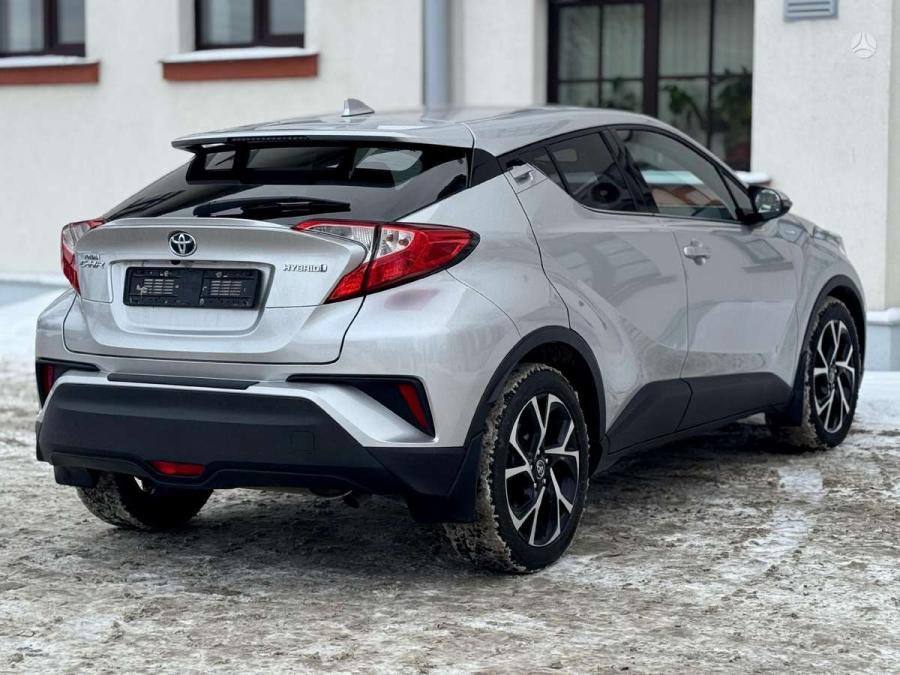 Серый Тойота C-HR 2020 в Шяуляй, объемом двигателя 1.80 л и пробегом 131 тыс. км за 16800 €, фото 12 на AUTOMOTO.COM.LV