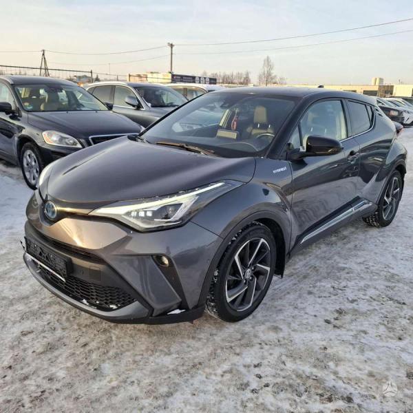 Pelēks Toyota C-HR 2020 Kauņa, ar dzinēja tilpumu 1.80 L un nobraukumu 165 tūkst. km par 18450 €, foto 1 vietnē AUTOMOTO.COM.LV