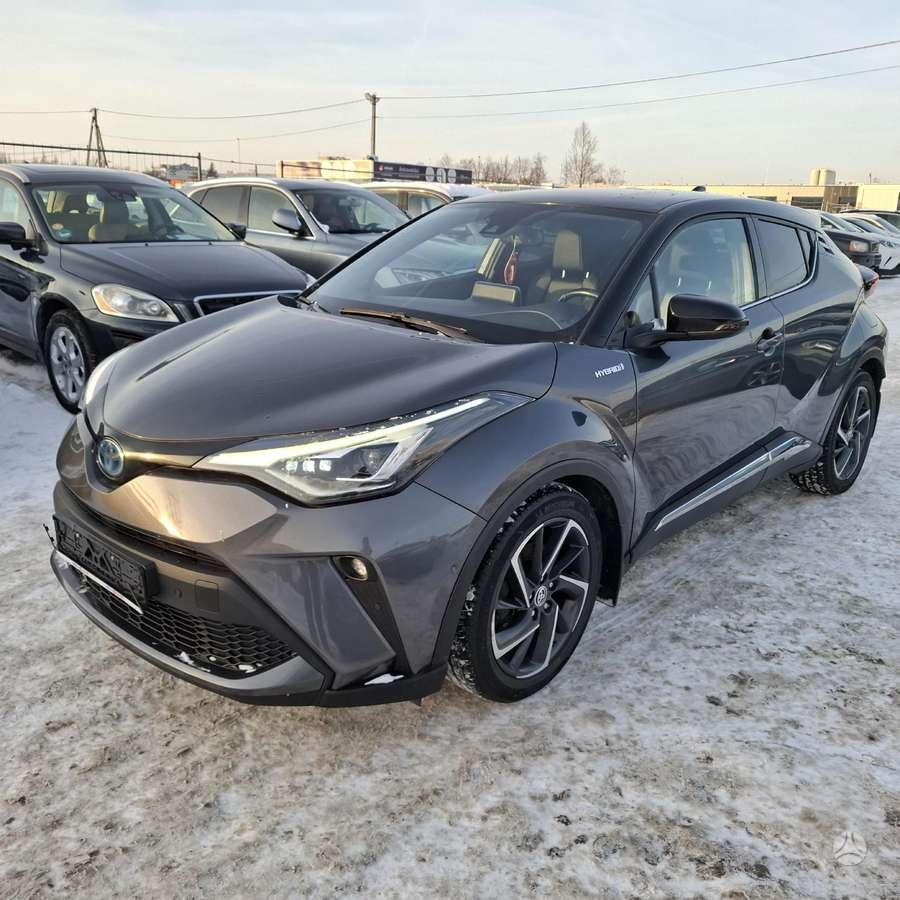 Grey Toyota C-HR 2020 in Kaunas, with an engine capacity of 1.80 L and mileage of 165 thousand km for 18450 €, photo 1 on AUTOMOTO.COM.LV