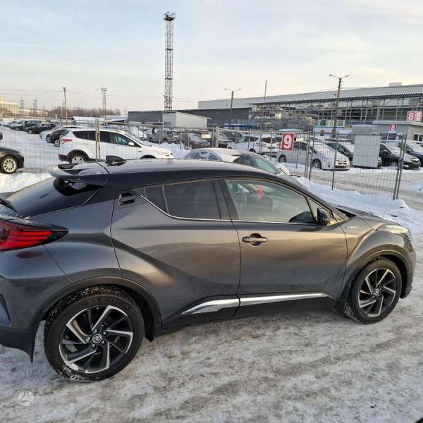 Pelēks Toyota C-HR 2020 Kauņa, ar dzinēja tilpumu 1.80 L un nobraukumu 165 tūkst. km par 18450 €, foto 9 vietnē AUTOMOTO.COM.LV