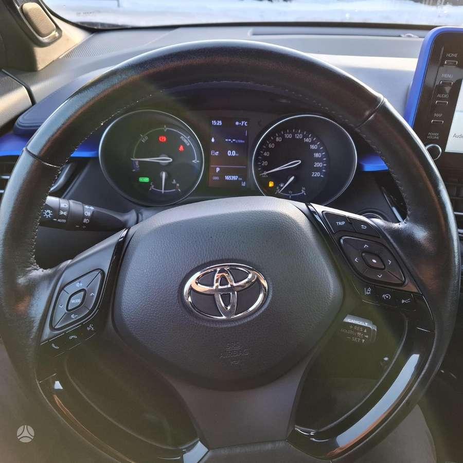Grey Toyota C-HR 2020 in Kaunas, with an engine capacity of 1.80 L and mileage of 165 thousand km for 18450 €, photo 18 on AUTOMOTO.COM.LV