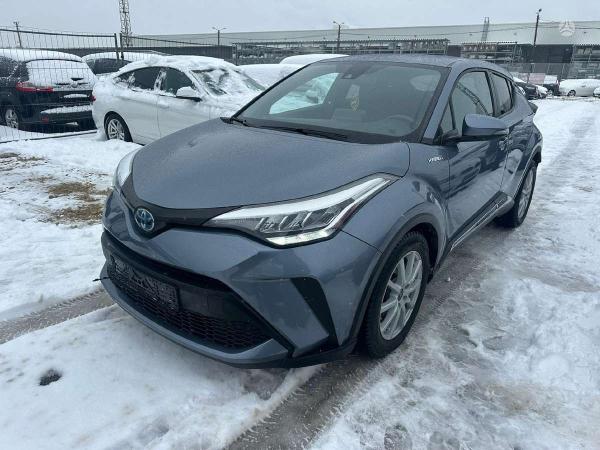 Pelēks Toyota C-HR 2020 Kauņa, ar dzinēja tilpumu 1.80 L un nobraukumu 95 tūkst. km par 16850 €, foto 1 vietnē AUTOMOTO.COM.LV