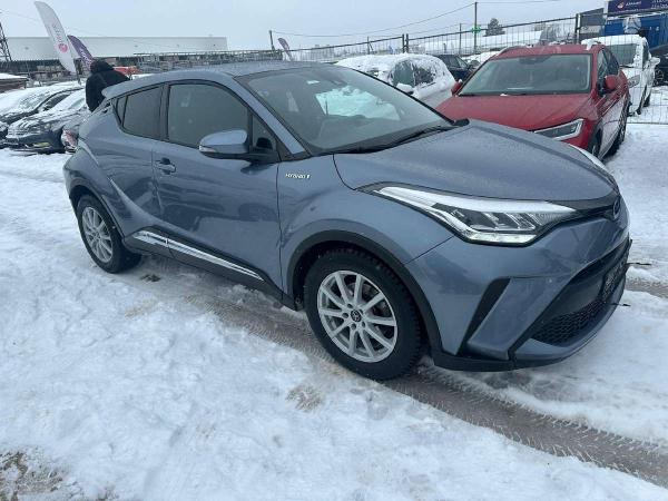 Pelēks Toyota C-HR 2020 Kauņa, ar dzinēja tilpumu 1.80 L un nobraukumu 95 tūkst. km par 16850 €, foto 2 vietnē AUTOMOTO.COM.LV