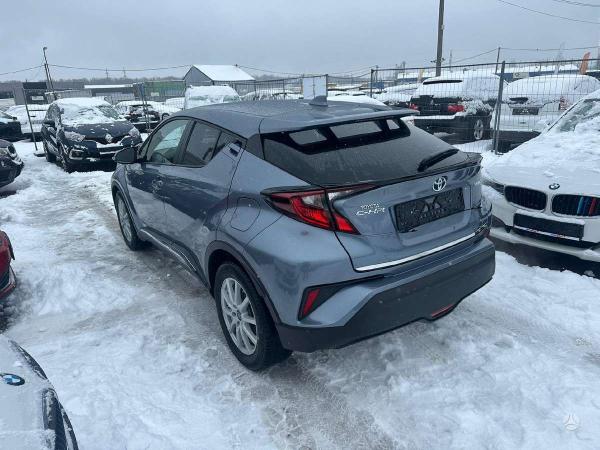 Pelēks Toyota C-HR 2020 Kauņa, ar dzinēja tilpumu 1.80 L un nobraukumu 95 tūkst. km par 16850 €, foto 4 vietnē AUTOMOTO.COM.LV