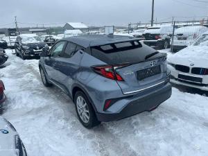 Grey Toyota C-HR 2020 in Kaunas, with an engine capacity of 1.80 L and mileage of 95 thousand km for 16850 €, photo 4 on AUTOMOTO.COM.LV