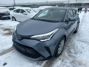 Grey Toyota C-HR 2020 in Kaunas, with an engine capacity of 1.80 L and mileage of 95 thousand km for 16850 €, photo 6 on AUTOMOTO.COM.LV