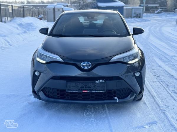 Серый Тойота C-HR 2020 в Вильнюс, объемом двигателя 1.80 л и пробегом 128 тыс. км за 19950 €, фото 2 на AUTOMOTO.COM.LV