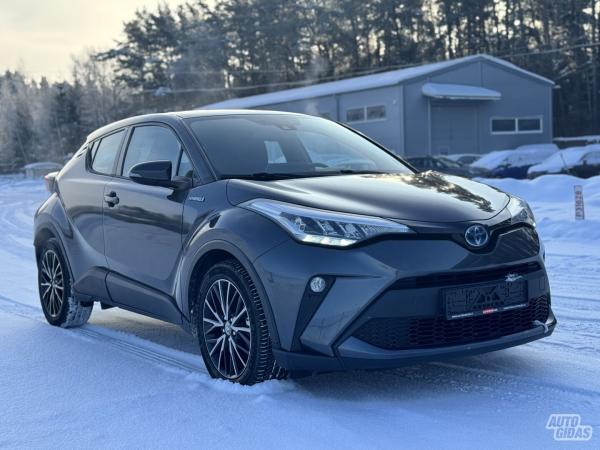 Серый Тойота C-HR 2020 в Вильнюс, объемом двигателя 1.80 л и пробегом 128 тыс. км за 19950 €, фото 3 на AUTOMOTO.COM.LV