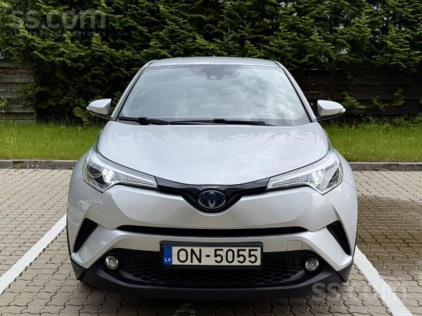 Серый Тойота C-HR 2020 в Рига, объемом двигателя 1.80 л и пробегом 158 тыс. км за 16770 €, фото 2 на AUTOMOTO.COM.LV