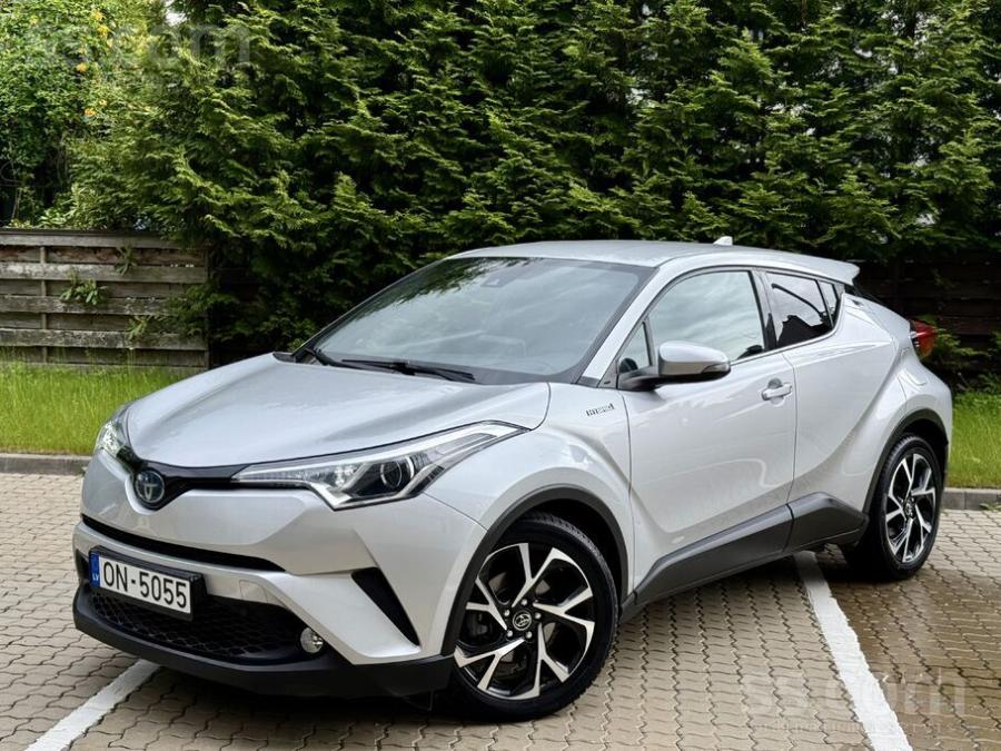 Grey Toyota C-HR 2020 in Riga, with an engine capacity of 1.80 L and mileage of 158 thousand km for 16770 €, photo 4 on AUTOMOTO.COM.LV