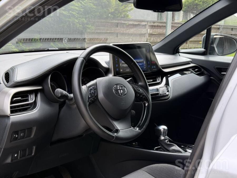 Grey Toyota C-HR 2020 in Riga, with an engine capacity of 1.80 L and mileage of 158 thousand km for 16770 €, photo 14 on AUTOMOTO.COM.LV
