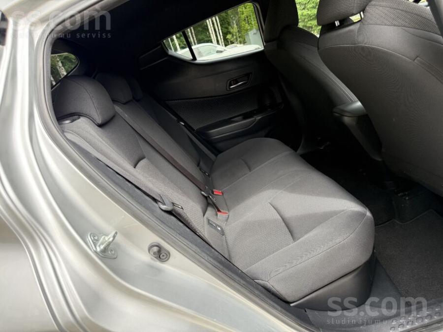 Grey Toyota C-HR 2020 in Riga, with an engine capacity of 1.80 L and mileage of 158 thousand km for 16770 €, photo 18 on AUTOMOTO.COM.LV
