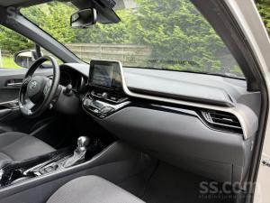 Grey Toyota C-HR 2020 in Riga, with an engine capacity of 1.80 L and mileage of 158 thousand km for 16770 €, photo 20 on AUTOMOTO.COM.LV