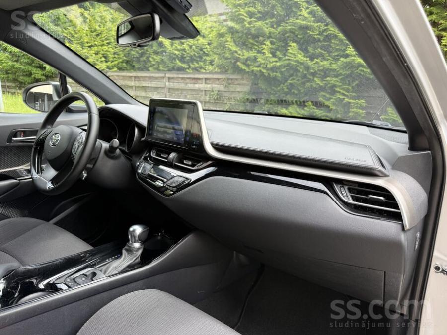Grey Toyota C-HR 2020 in Riga, with an engine capacity of 1.80 L and mileage of 158 thousand km for 16770 €, photo 20 on AUTOMOTO.COM.LV