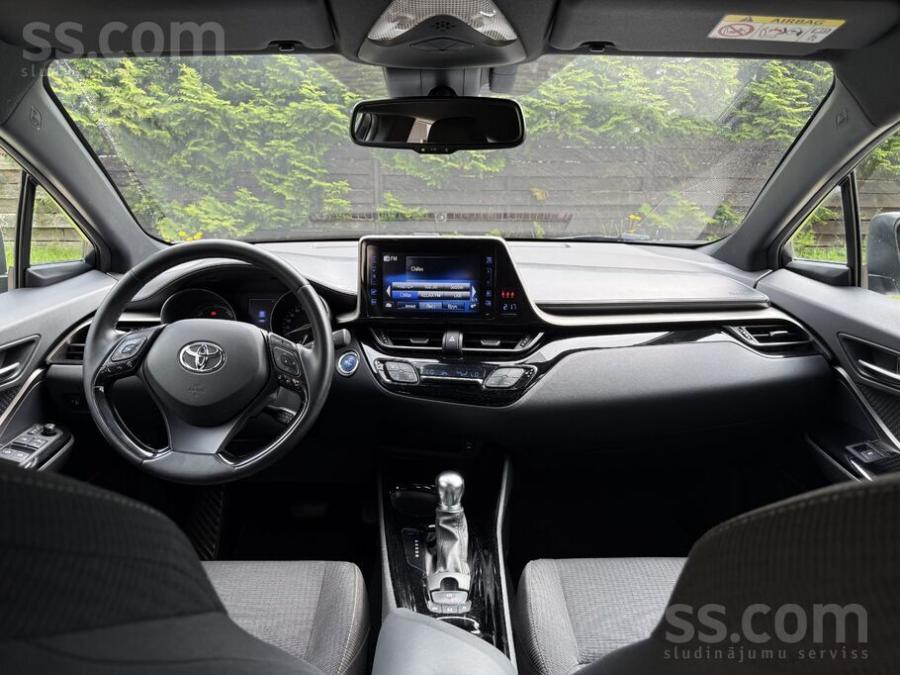 Grey Toyota C-HR 2020 in Riga, with an engine capacity of 1.80 L and mileage of 158 thousand km for 16770 €, photo 21 on AUTOMOTO.COM.LV