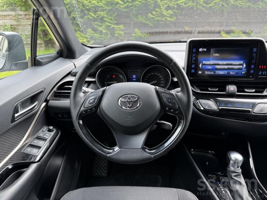 Grey Toyota C-HR 2020 in Riga, with an engine capacity of 1.80 L and mileage of 158 thousand km for 16770 €, photo 22 on AUTOMOTO.COM.LV