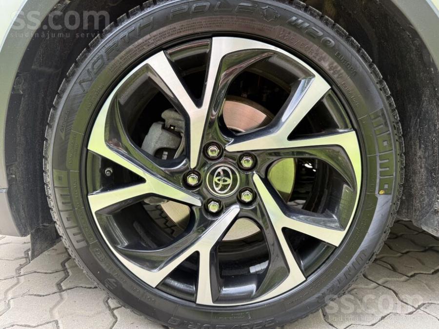 Grey Toyota C-HR 2020 in Riga, with an engine capacity of 1.80 L and mileage of 158 thousand km for 16770 €, photo 32 on AUTOMOTO.COM.LV