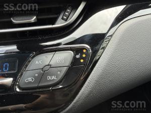 Grey Toyota C-HR 2020 in Riga, with an engine capacity of 1.80 L and mileage of 158 thousand km for 16770 €, photo 33 on AUTOMOTO.COM.LV