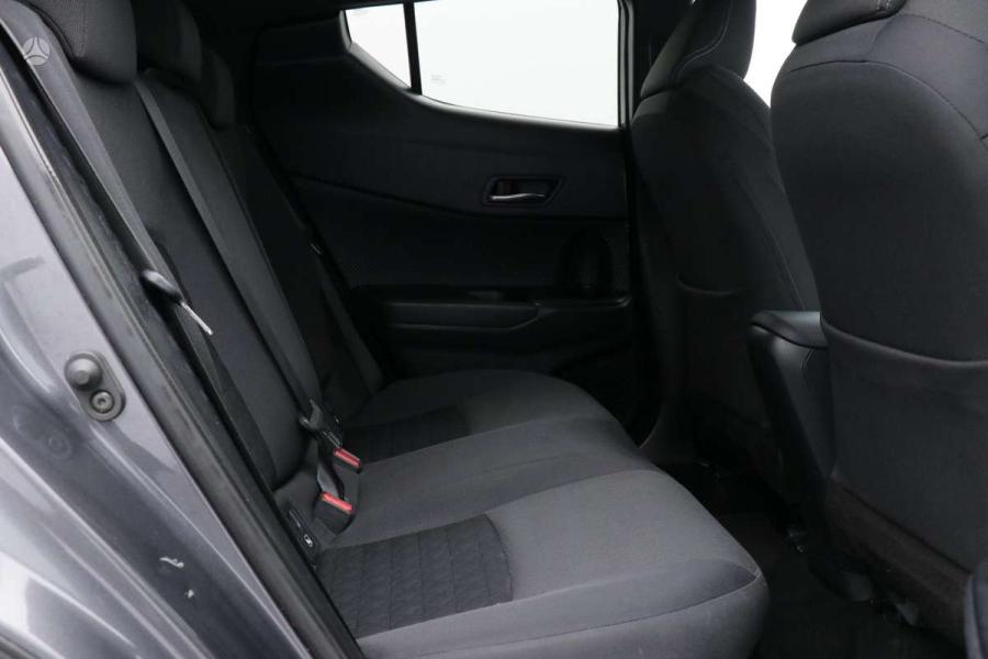 Grey Toyota C-HR 2020 in Vilnius, with an engine capacity of 1.80 L and mileage of 154 thousand km for 21900 €, photo 11 on AUTOMOTO.COM.LV