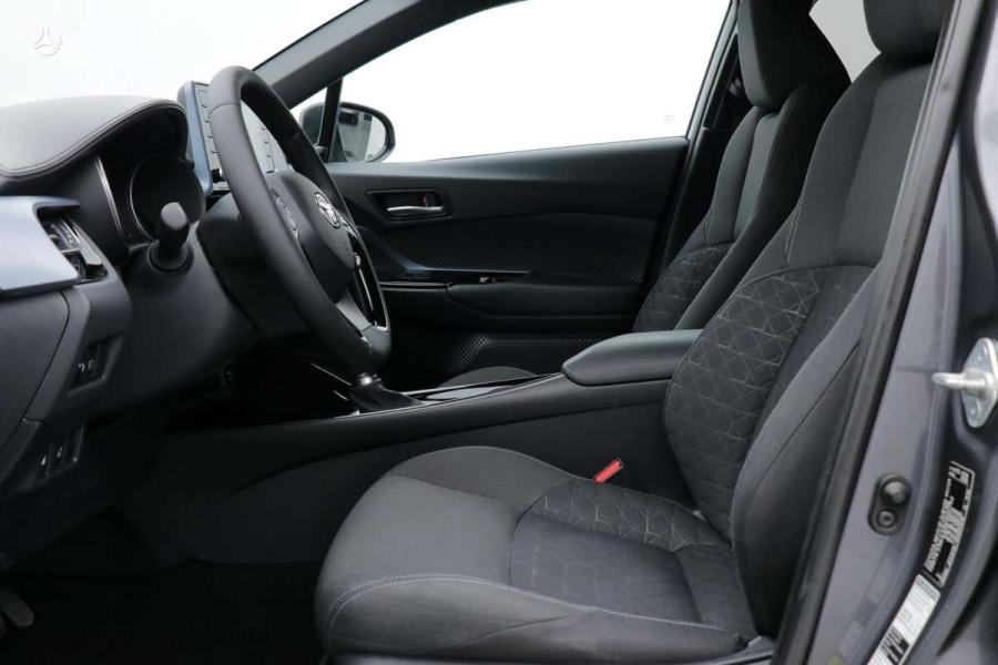 Grey Toyota C-HR 2020 in Vilnius, with an engine capacity of 1.80 L and mileage of 154 thousand km for 21900 €, photo 13 on AUTOMOTO.COM.LV