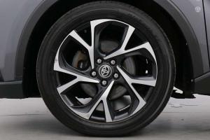 Grey Toyota C-HR 2020 in Vilnius, with an engine capacity of 1.80 L and mileage of 154 thousand km for 21900 €, photo 17 on AUTOMOTO.COM.LV