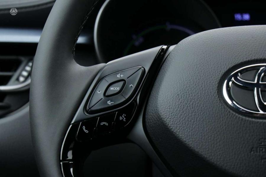 Grey Toyota C-HR 2020 in Vilnius, with an engine capacity of 1.80 L and mileage of 154 thousand km for 21900 €, photo 29 on AUTOMOTO.COM.LV