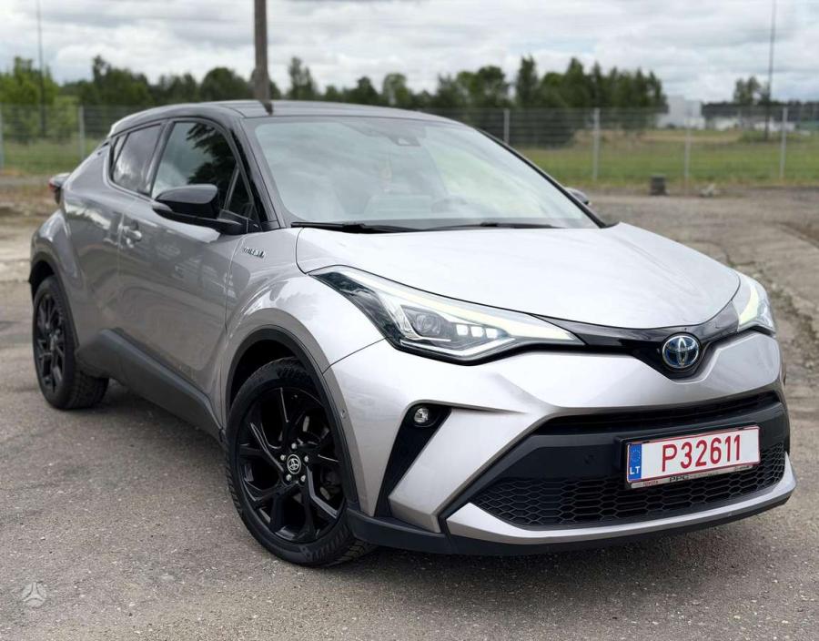 Серый Тойота C-HR 2020 в Вильнюс, объемом двигателя 1.80 л и пробегом 102 тыс. км за 21450 €, фото 3 на AUTOMOTO.COM.LV