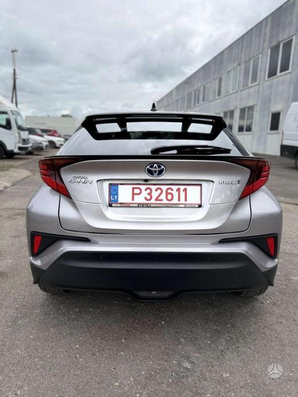 Pelēks Toyota C-HR 2020 Viļņa, ar dzinēja tilpumu 1.80 L un nobraukumu 102 tūkst. km par 21450 €, foto 4 vietnē AUTOMOTO.COM.LV