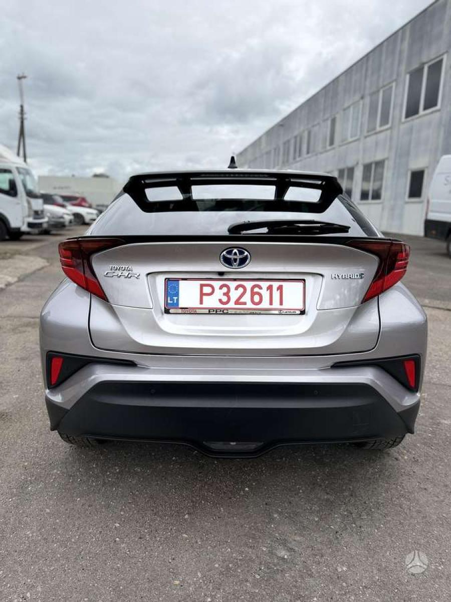 Серый Тойота C-HR 2020 в Вильнюс, объемом двигателя 1.80 л и пробегом 102 тыс. км за 21450 €, фото 5 на AUTOMOTO.COM.LV