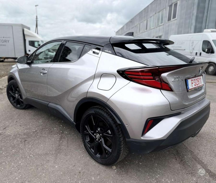 Серый Тойота C-HR 2020 в Вильнюс, объемом двигателя 1.80 л и пробегом 102 тыс. км за 21450 €, фото 6 на AUTOMOTO.COM.LV