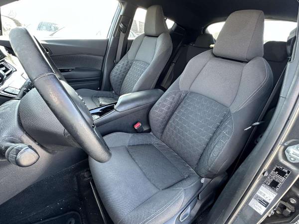 Grey Toyota C-HR 2020 in Kaunas, with an engine capacity of 1.99 L and mileage of 53 thousand km for 18950 €, photo 6 on AUTOMOTO.COM.LV