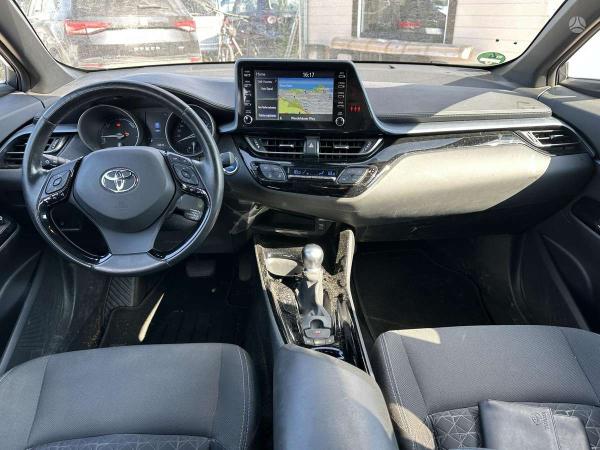 Grey Toyota C-HR 2020 in Kaunas, with an engine capacity of 1.99 L and mileage of 53 thousand km for 18950 €, photo 7 on AUTOMOTO.COM.LV