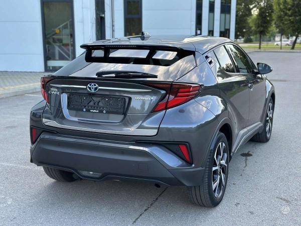 Серый Тойота C-HR 2020 в Каунас, объемом двигателя 1.80 л и пробегом 124 тыс. км за 20950 €, фото 7 на AUTOMOTO.COM.LV