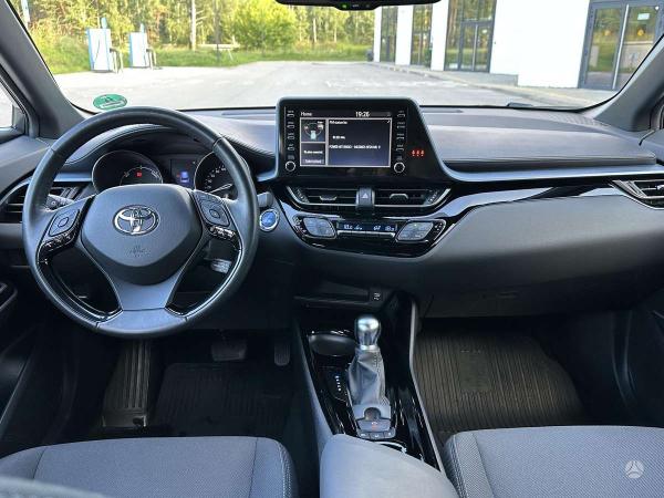 Серый Тойота C-HR 2020 в Каунас, объемом двигателя 1.80 л и пробегом 124 тыс. км за 20950 €, фото 10 на AUTOMOTO.COM.LV