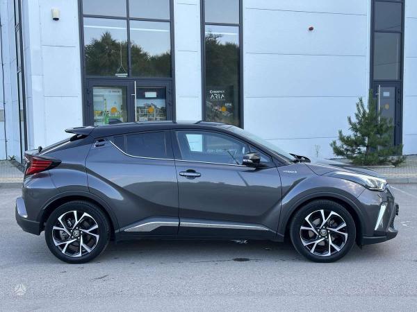 Pelēks Toyota C-HR 2020 Kauņa, ar dzinēja tilpumu 1.80 L un nobraukumu 124 tūkst. km par 20950 €, foto 6 vietnē AUTOMOTO.COM.LV