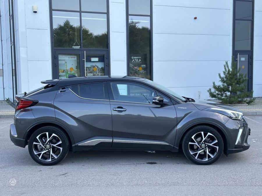 Серый Тойота C-HR 2020 в Каунас, объемом двигателя 1.80 л и пробегом 124 тыс. км за 20950 €, фото 7 на AUTOMOTO.COM.LV