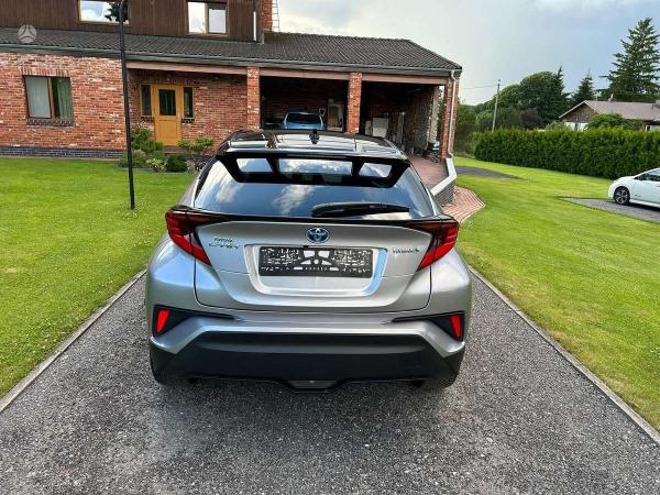 Pelēks Toyota C-HR 2020 Viļņa, ar dzinēja tilpumu 1.80 L un nobraukumu 137 tūkst. km par 19800 €, foto 7 vietnē AUTOMOTO.COM.LV