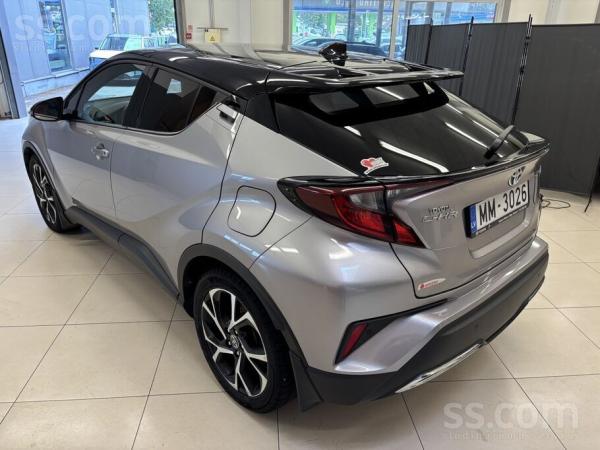 Pelēks Toyota C-HR 2020 Rīga, ar dzinēja tilpumu 2.00 L un nobraukumu 129 tūkst. km par 18900 €, foto 3 vietnē AUTOMOTO.COM.LV