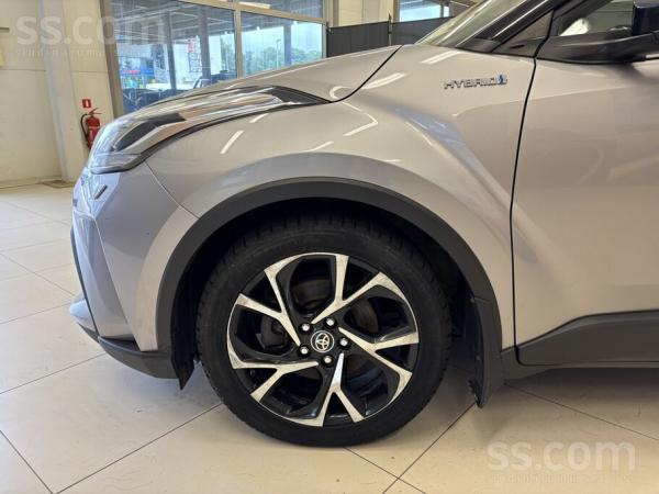 Pelēks Toyota C-HR 2020 Rīga, ar dzinēja tilpumu 2.00 L un nobraukumu 129 tūkst. km par 18900 €, foto 5 vietnē AUTOMOTO.COM.LV