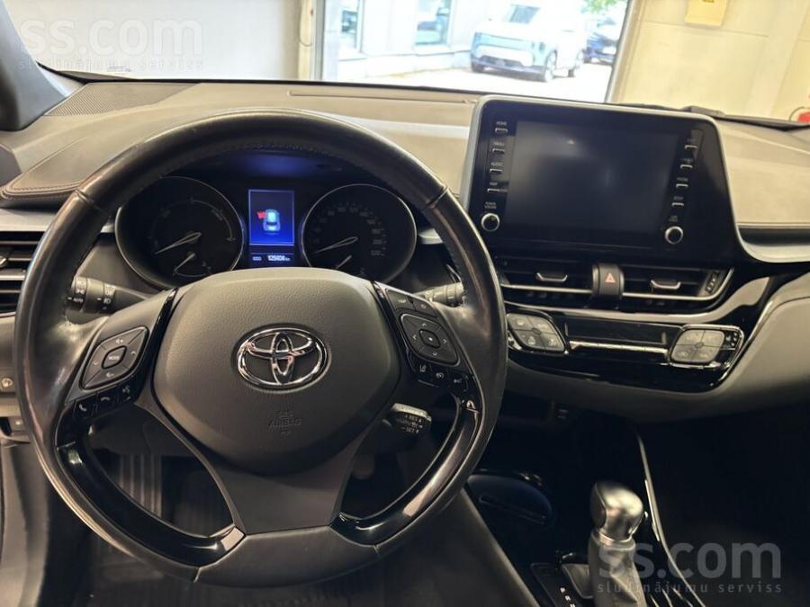 Pelēks Toyota C-HR 2020 Rīga, ar dzinēja tilpumu 2.00 L un nobraukumu 129 tūkst. km par 18900 €, foto 16 vietnē AUTOMOTO.COM.LV