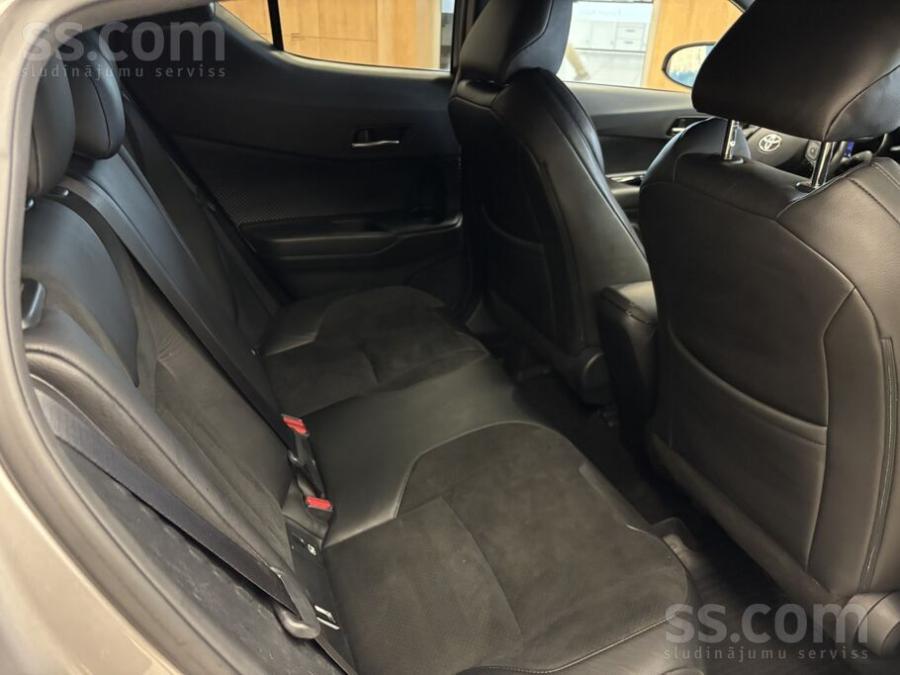 Pelēks Toyota C-HR 2020 Rīga, ar dzinēja tilpumu 2.00 L un nobraukumu 129 tūkst. km par 18900 €, foto 31 vietnē AUTOMOTO.COM.LV