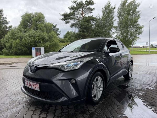 Grey Toyota C-HR 2020 in Kaunas, with an engine capacity of 1.80 L and mileage of 224 thousand km for 13800 €, photo 1 on AUTOMOTO.COM.LV