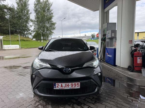 Grey Toyota C-HR 2020 in Kaunas, with an engine capacity of 1.80 L and mileage of 224 thousand km for 13800 €, photo 2 on AUTOMOTO.COM.LV