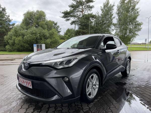 Grey Toyota C-HR 2020 in Kaunas, with an engine capacity of 1.80 L and mileage of 224 thousand km for 13800 €, photo 4 on AUTOMOTO.COM.LV