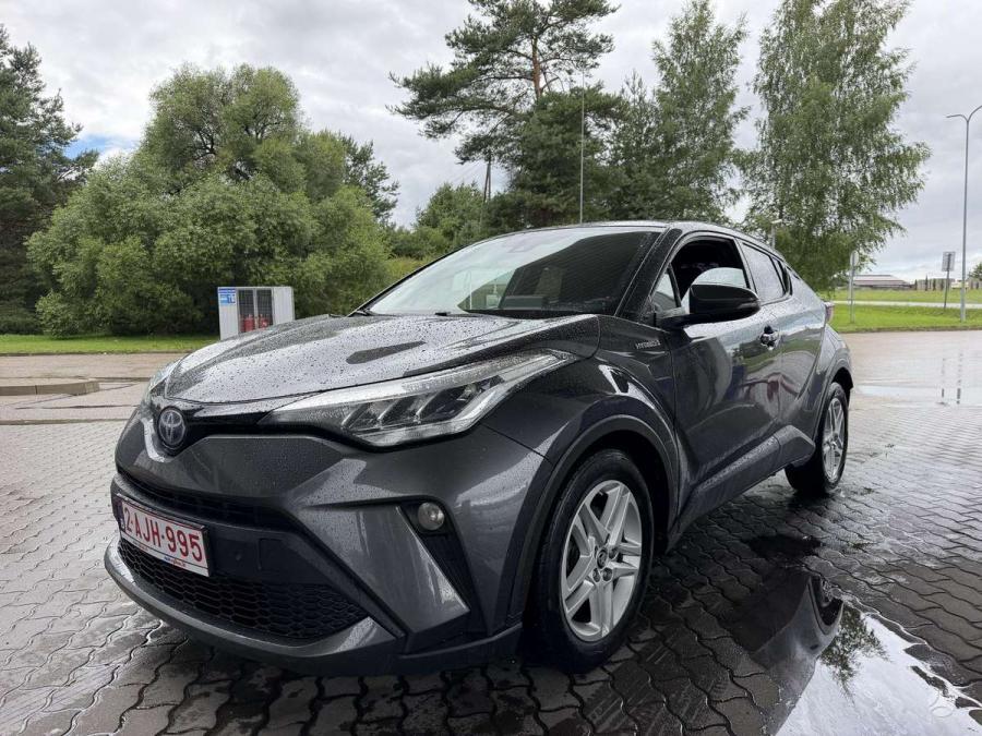 Grey Toyota C-HR 2020 in Kaunas, with an engine capacity of 1.80 L and mileage of 224 thousand km for 13800 €, photo 5 on AUTOMOTO.COM.LV