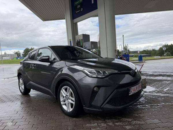 Grey Toyota C-HR 2020 in Kaunas, with an engine capacity of 1.80 L and mileage of 224 thousand km for 13800 €, photo 5 on AUTOMOTO.COM.LV