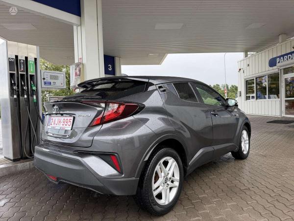Grey Toyota C-HR 2020 in Kaunas, with an engine capacity of 1.80 L and mileage of 224 thousand km for 13800 €, photo 6 on AUTOMOTO.COM.LV