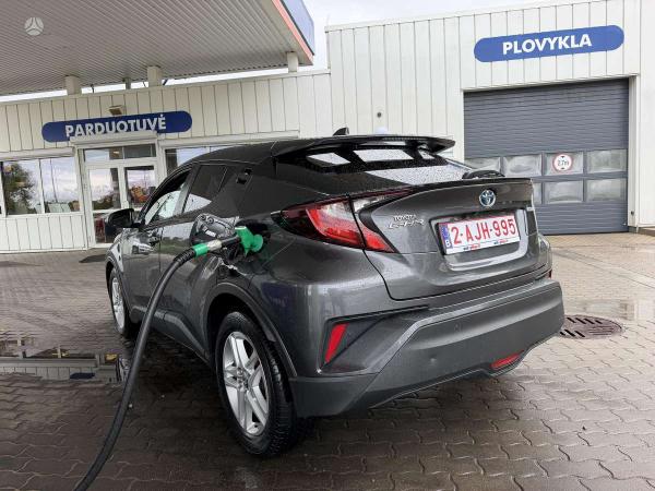 Grey Toyota C-HR 2020 in Kaunas, with an engine capacity of 1.80 L and mileage of 224 thousand km for 13800 €, photo 7 on AUTOMOTO.COM.LV
