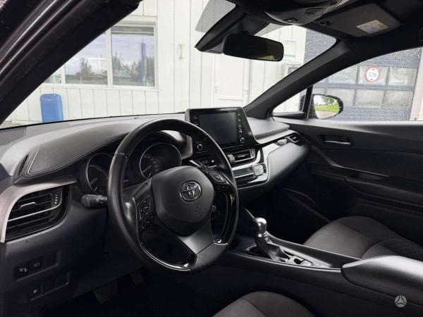 Grey Toyota C-HR 2020 in Kaunas, with an engine capacity of 1.80 L and mileage of 224 thousand km for 13800 €, photo 8 on AUTOMOTO.COM.LV