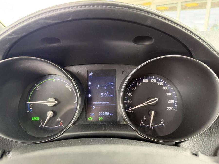 Grey Toyota C-HR 2020 in Kaunas, with an engine capacity of 1.80 L and mileage of 224 thousand km for 13800 €, photo 10 on AUTOMOTO.COM.LV